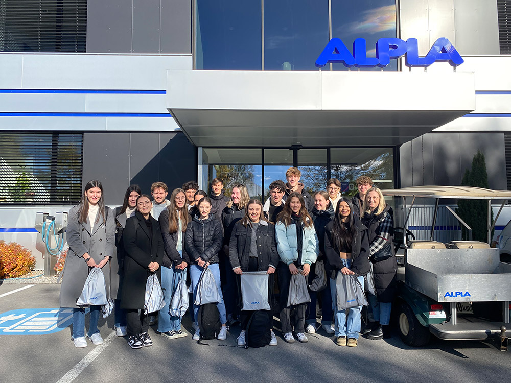 Life in plastic, it’s fantastic - Exkursion der 4cA zu der Firma ALPLA ...